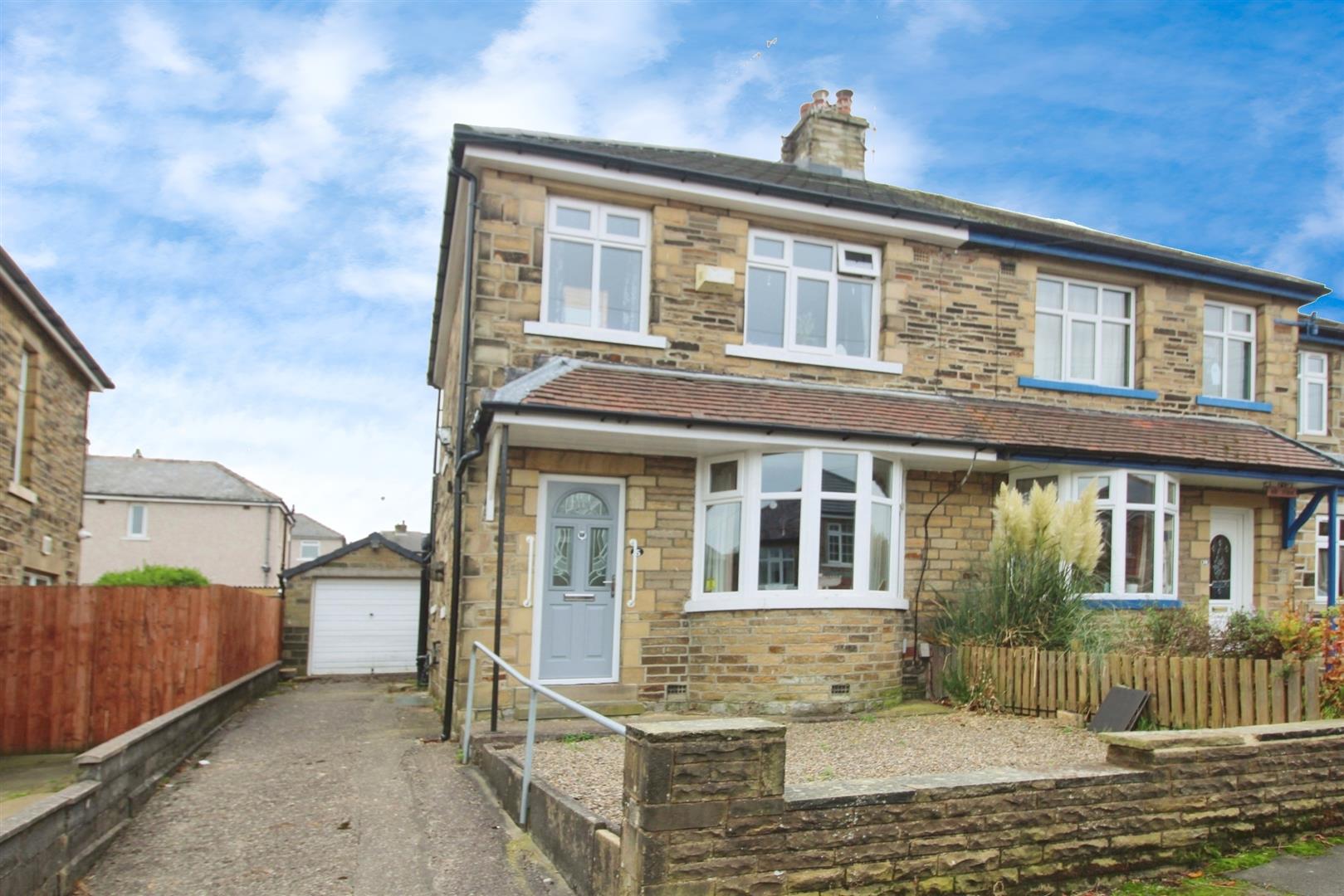 3 Bed, 2 Bath Property For Sale in Low Ash Grove, BD18 1JL